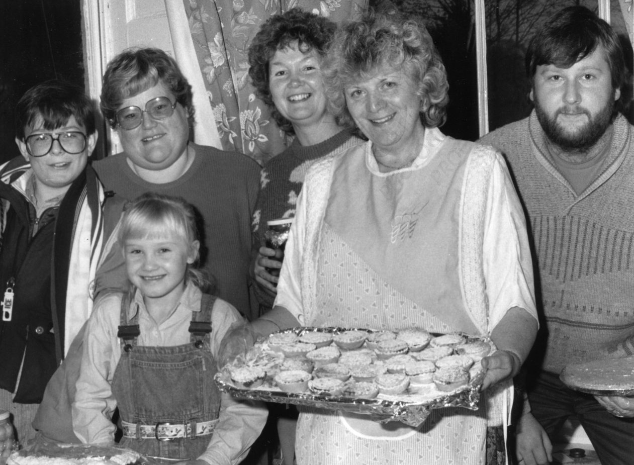 ELH 0618 Edwinstowe Hall Fair n.d. 1980 - Edwinstowe Historical Society
